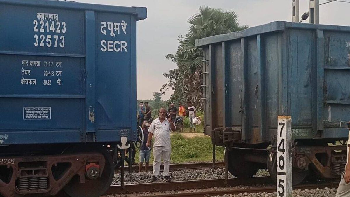 8 wagons of goods train decouple in Odisha’s Bolangir