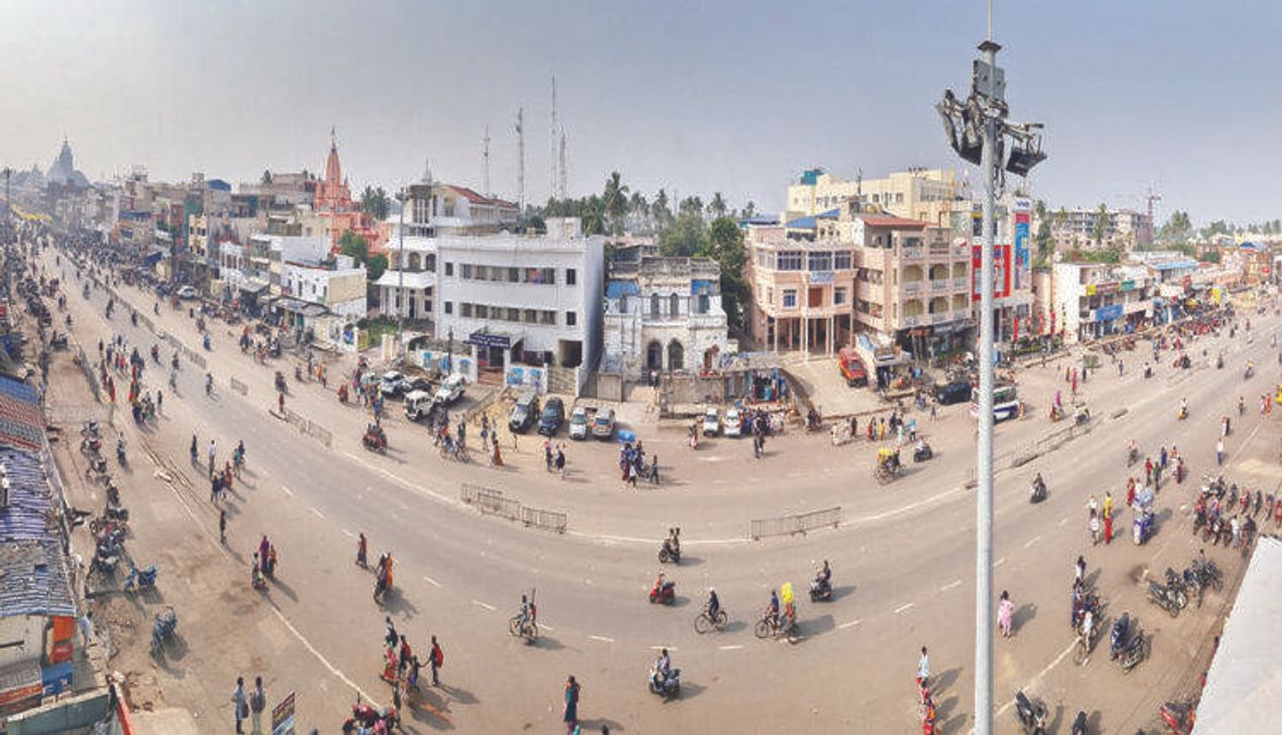 Puri: Bada Danda becomes wider after makeshift shops vacate road
