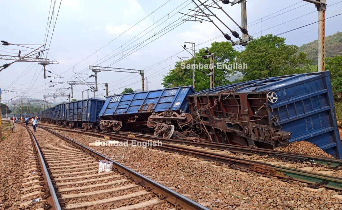 6 wagons of goods train derail near Padua railway station in Odisha’s ...