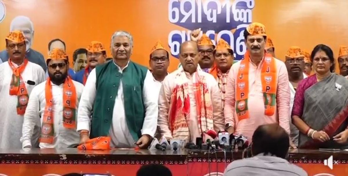 Samir Dash joins BJP after resigning from BJD