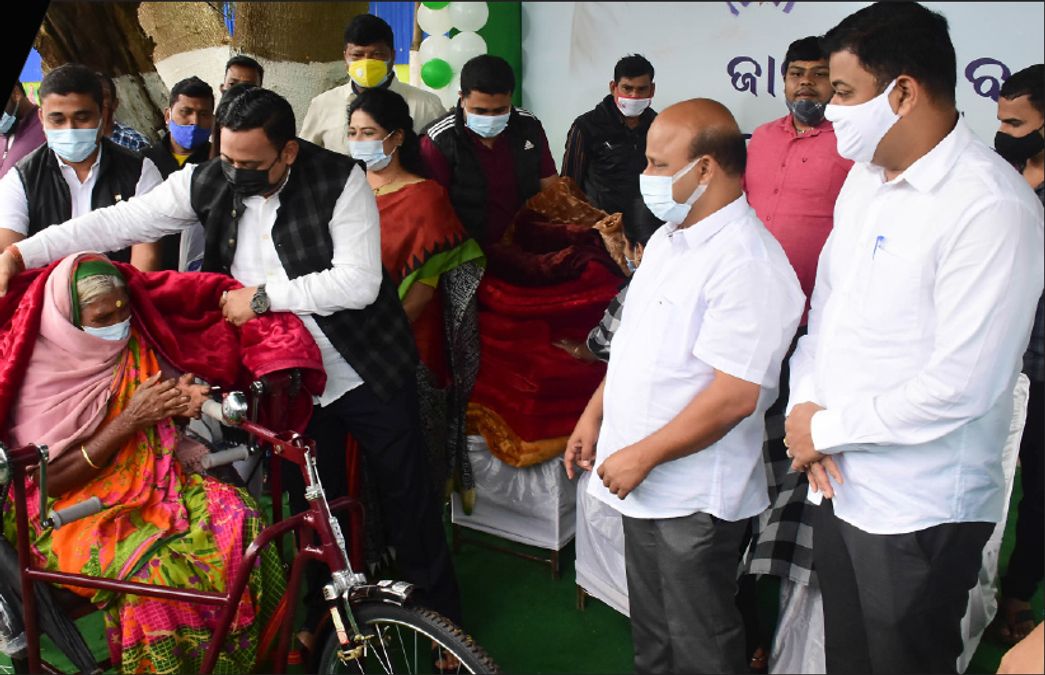 ଦିବ୍ୟାଙ୍ଗଙ୍କୁ ଟ୍ରାଇ ସାଇକେଲ ଓ କମ୍ବଳ ବଣ୍ଟନ