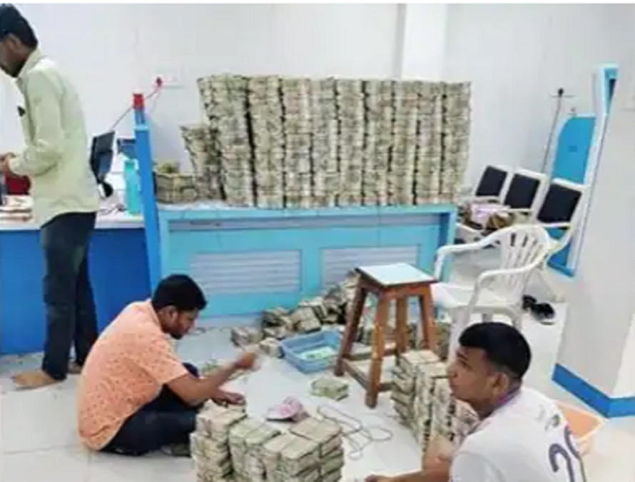 କଂଗ୍ରେସର ଦୁଇ ବିଧାୟକଙ୍କ ଘରୁ ମିଳିଲା ଟଙ୍କାର ପାହାଡ