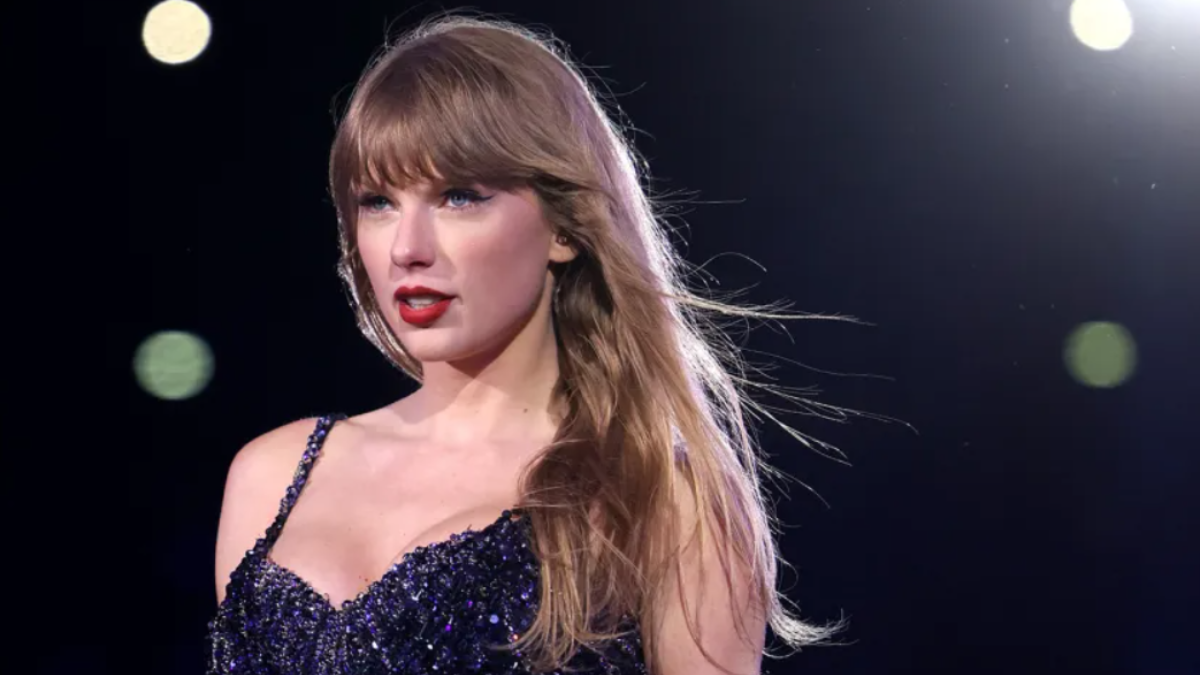 Swifties Assemble! London Museum Seeks 'Superfan' For Exclusive Eras ...