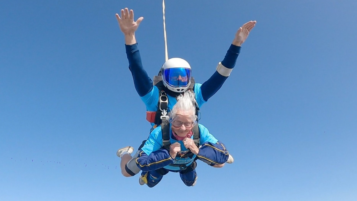 Meet Manette Baillie 102yo Becomes Britains Oldest Skydiver