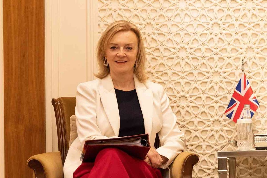 Liz Truss Elected United Kingdoms 56th Prime Minister Defeating Rishi