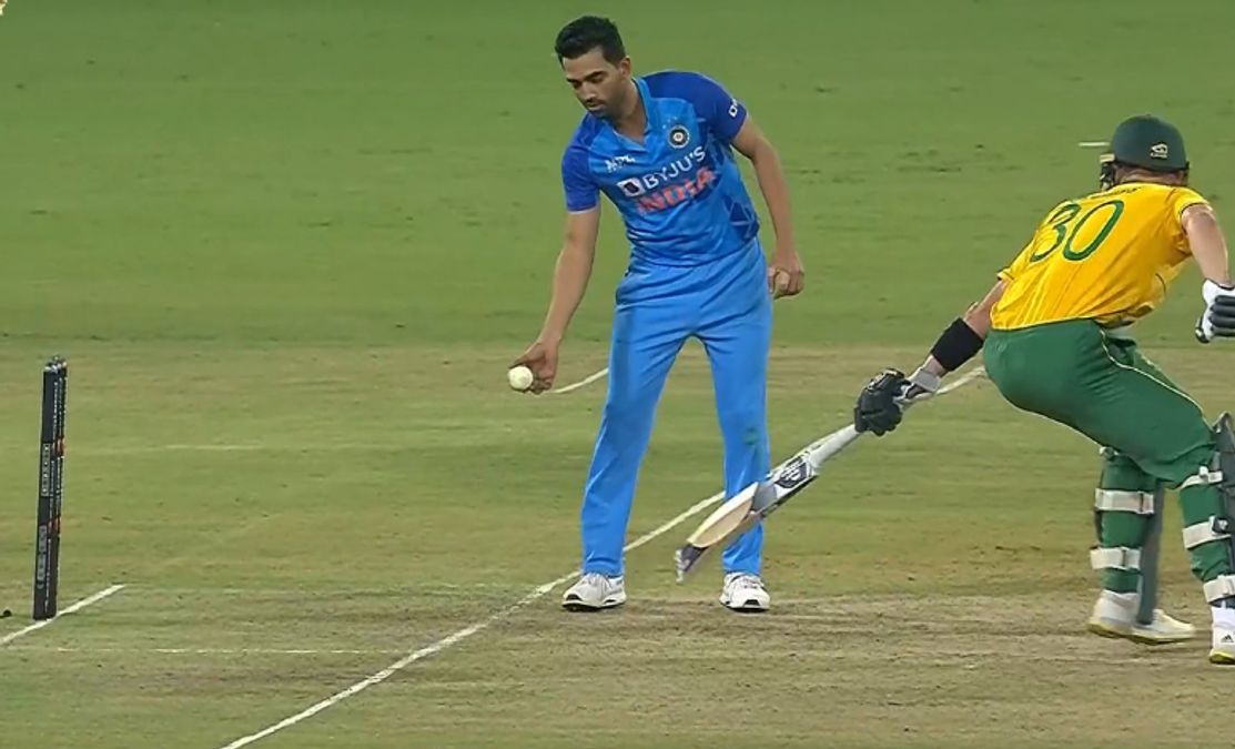 Deepak Chahar tries to pull-off a mankad run-out but resisted at the last minute, watch video
