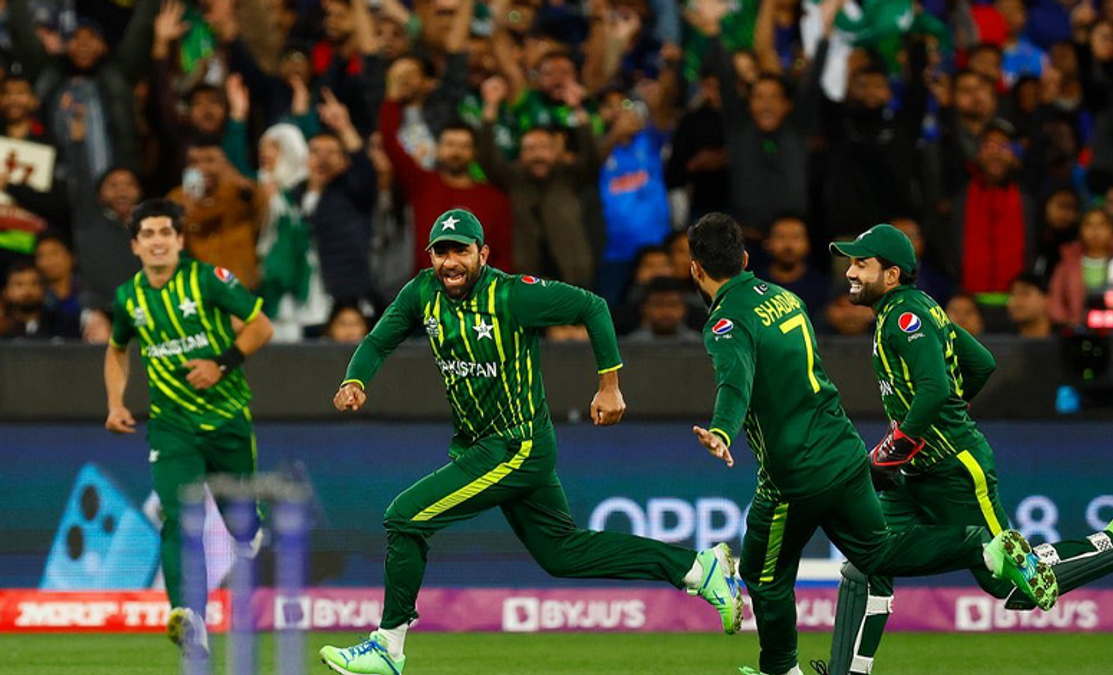 Misbah Ul Haq Mohammad Hafeez Tear Into Pakistans Management Over