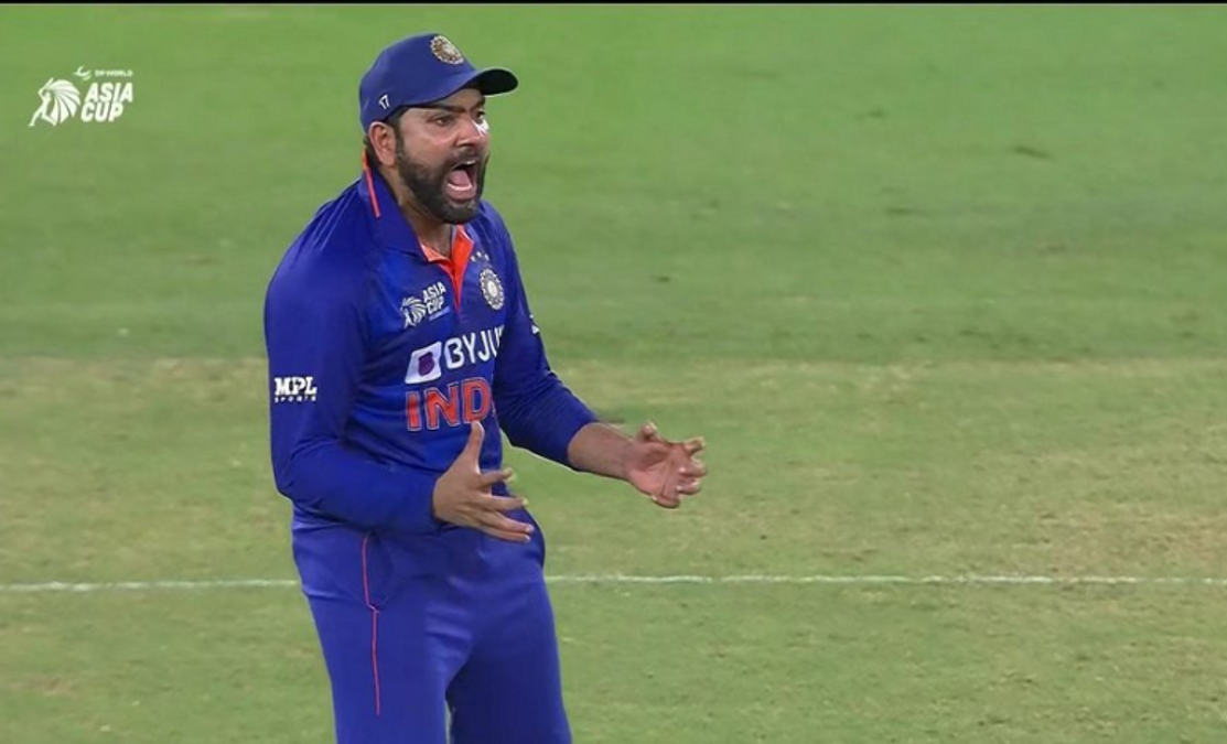'This isn't the atmosphere we want in Indian Dressing room' - Fans troll Rohit Sharma for his ...
