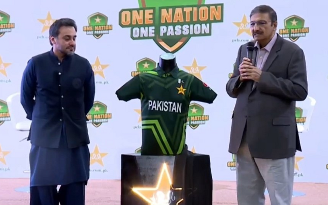 ‘Har baar aur ganda krna hota jersey ko’ - Fans react as Pakistan ...