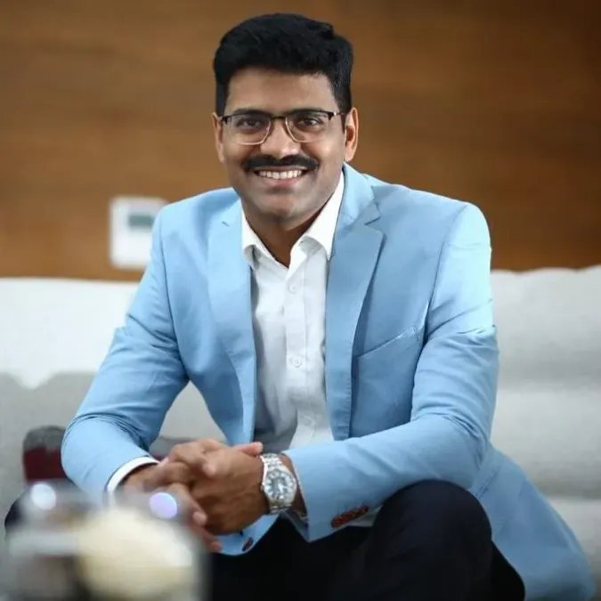 Dr. Sridhar Peddi Reddy CMD Renova Hospitals Gets Emirates Award of ...