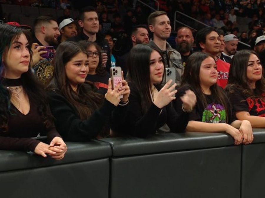 Penta's daughter and wife get emotional over his WWE debut