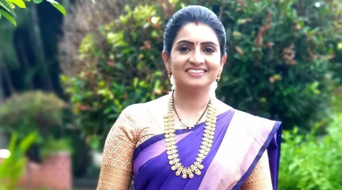 கடற்கரையில் கணவருடன் அவதாரம் பாடல்...! நடிகை சுஜிதாவின் காதலர் தின ஸ்பெஷல்