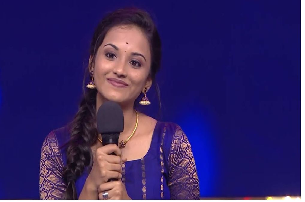 மானஸி-க்கு அழகு சேர்க்கும் மூக்குத்தி, சின்ன பொட்டு... இதுக்கு பின்னால ...