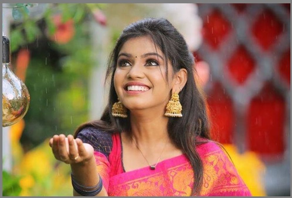 பிரணிகா தக்ஷூ தாவணி கிளிக்ஸ்