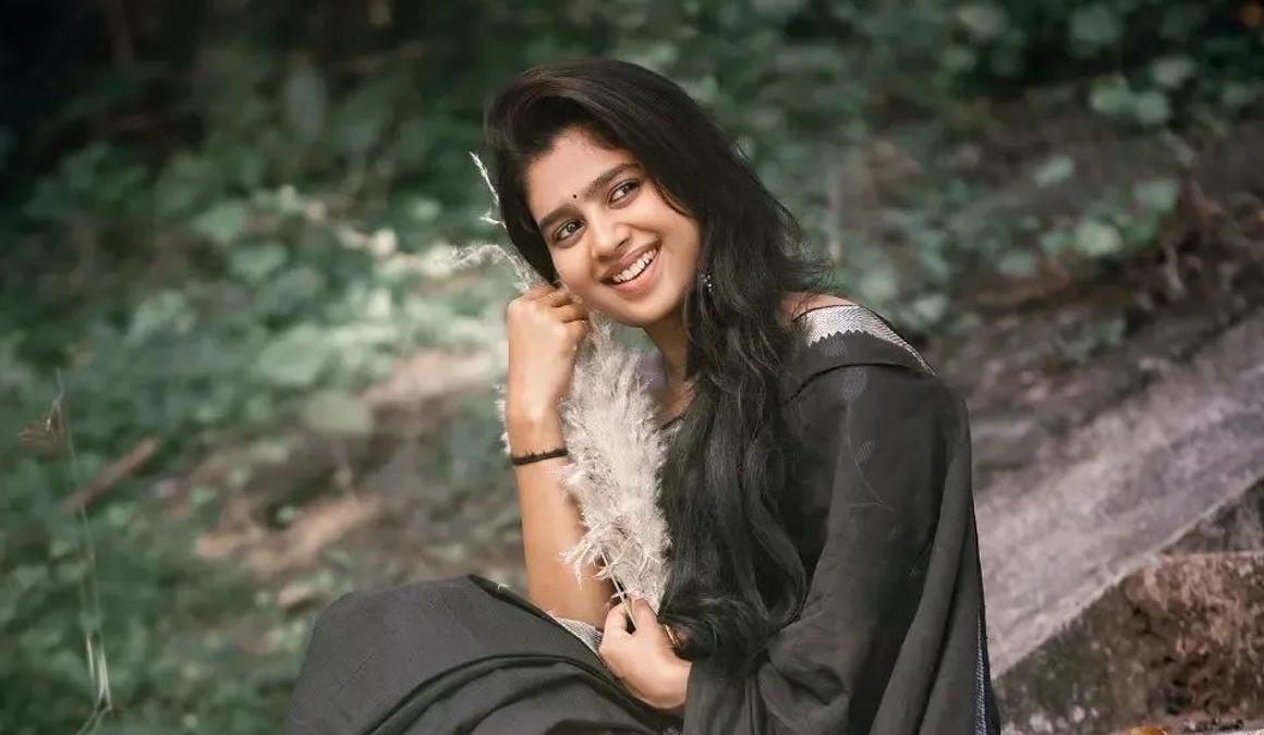 பச்சை நிறமே! ஜனனி பிரைடல் லுக் எப்படி இருக்கு?