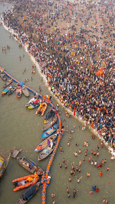 Maha Kumbh 2025: Mesmerising Visuals From the First ‘Amrit Snan’