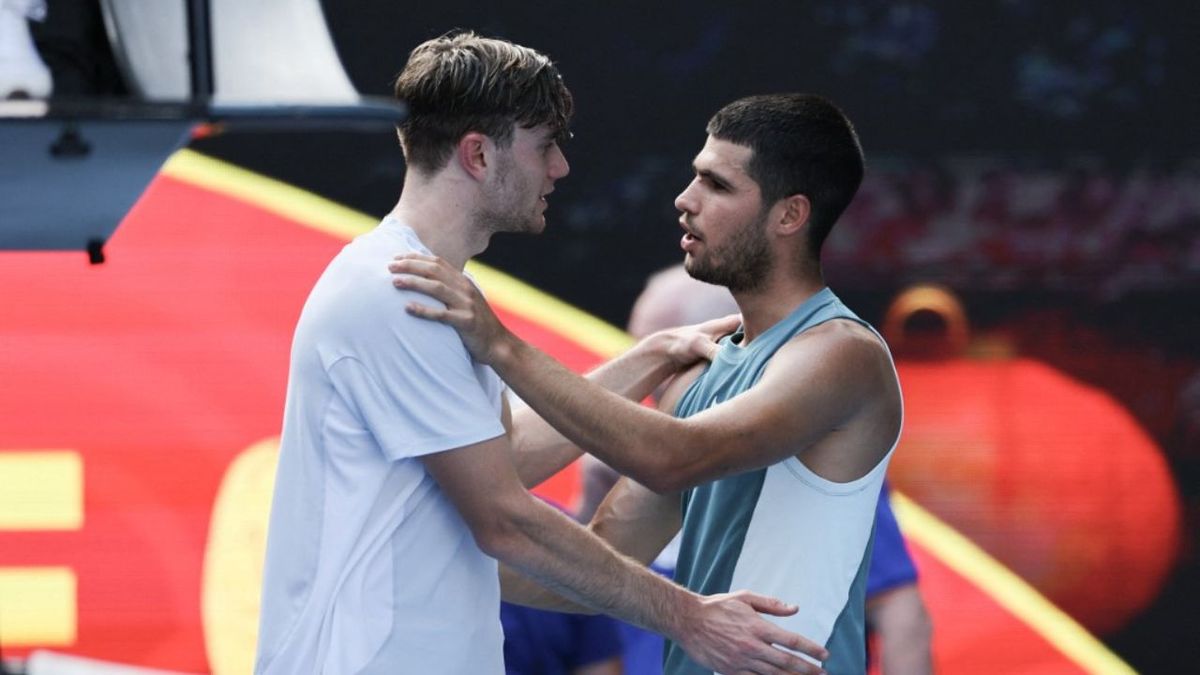 Carlos Alcaraz advances into Australian Open quarters after Draper retires