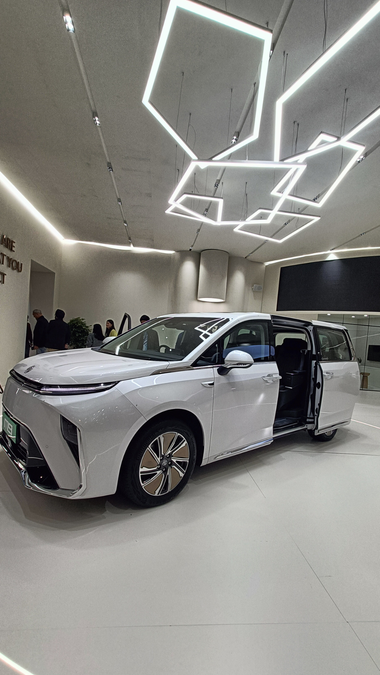 MG M9 premium MPV looks sleek, stylish and spacious