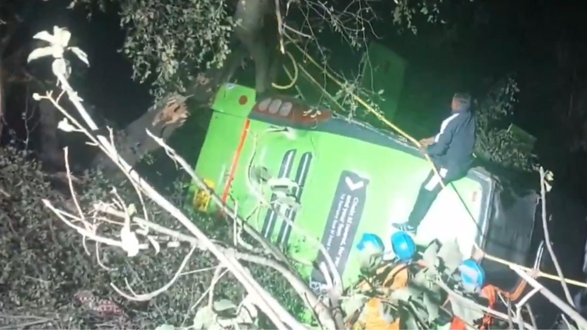 Bus travelling from Mata Vaishno Devi to Delhi skids off-road near ...