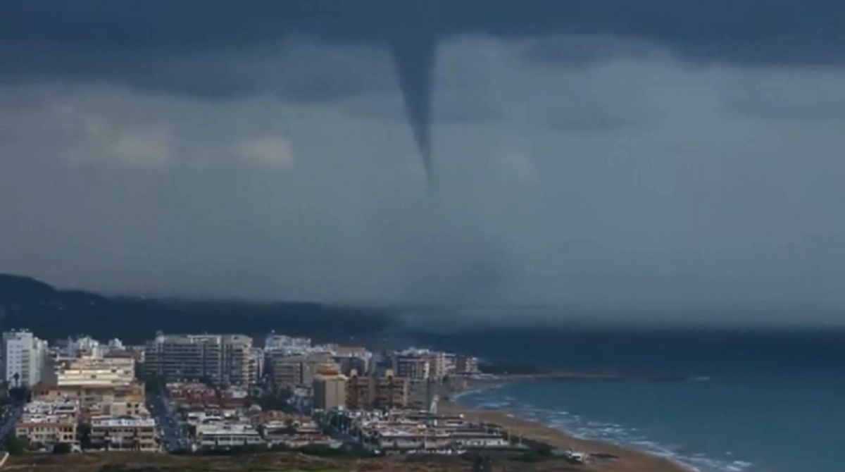 Tornado-like winds rip through southeastern Spain