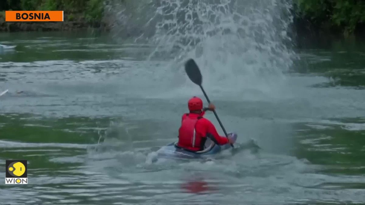 Bosnian divers jump off historic bridge to celebrate 15th anniversary ...