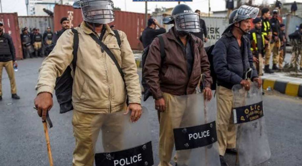 Pakistani security forces kill 21 militants after attacks on Mach jail ...