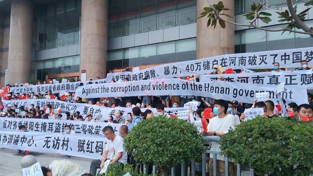 Chinese banking crisis: Four Henan banks froze cash withdrawals