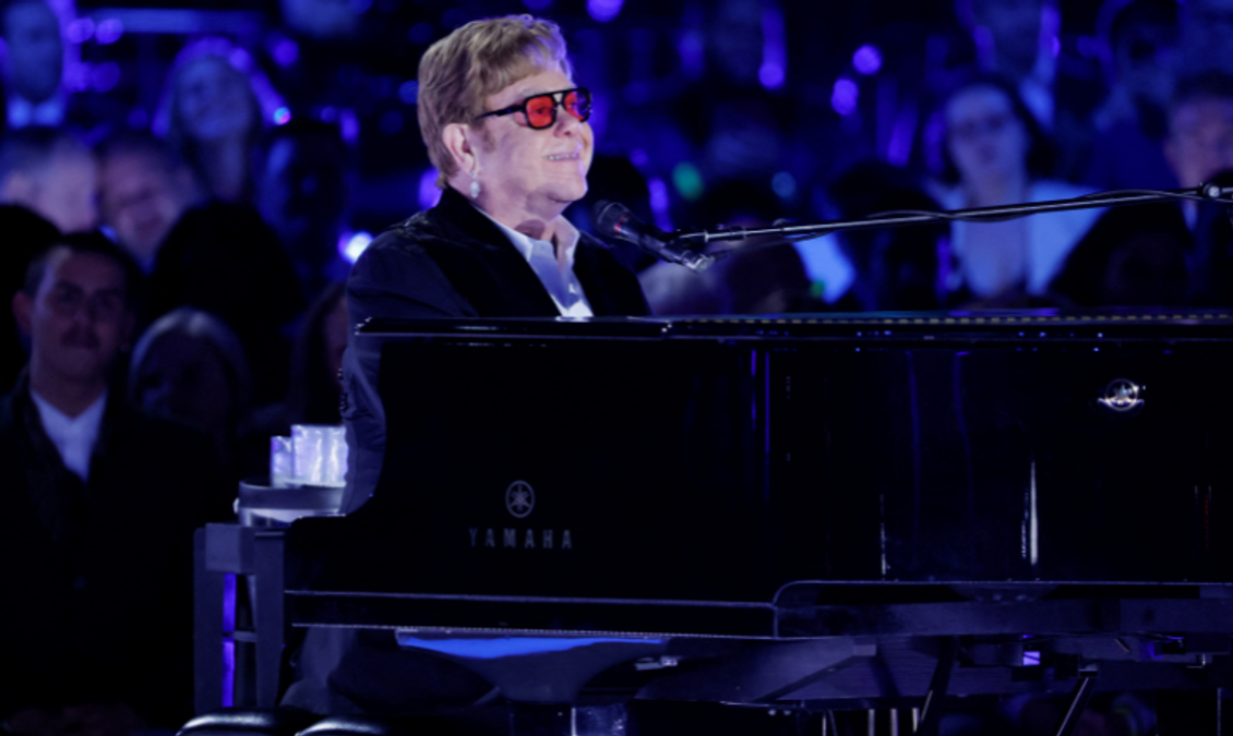Elton John charges 4 million pounds to sing at private wedding gigs