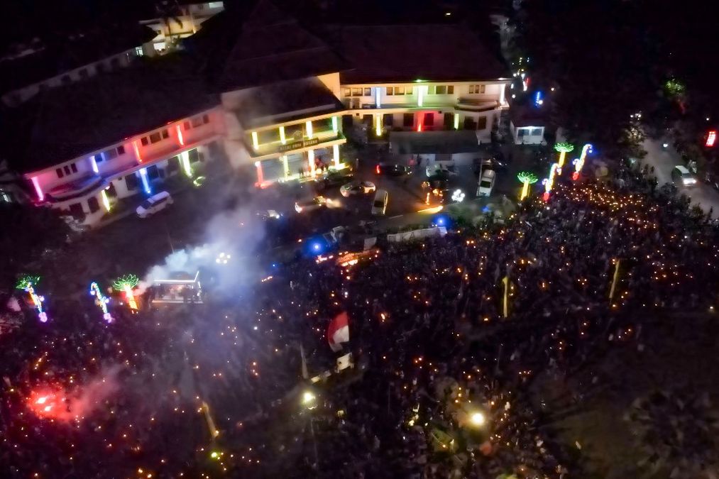 Witnesses blame Indonesian police for their response to football riot