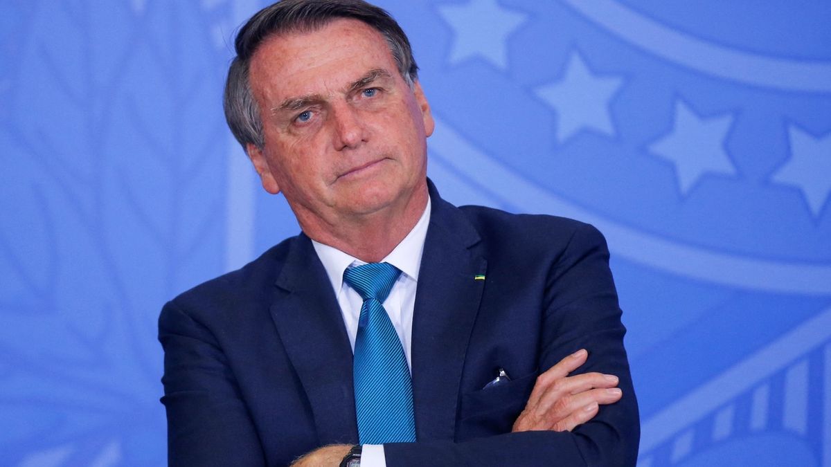 Brazil: Bolsonaro challenges election defeat; pro-Bolsonaro supporters ...