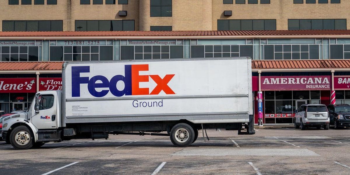 FedEx layoffs include officers, directors; cuts 10% of management jobs