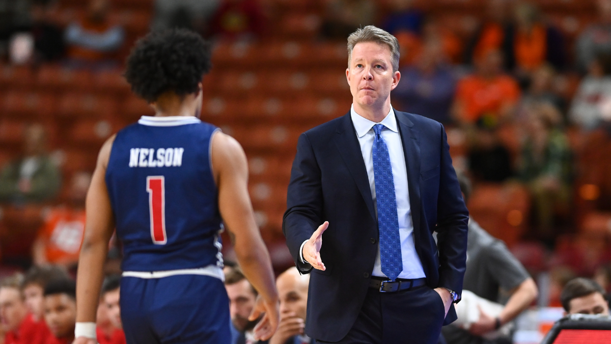 College Basketball: Richmond Spiders coach Chris Mooney to undergo ...