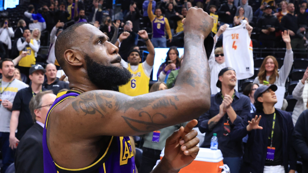 NBA: LeBron makes game-winning layup in OT as Lakers beat Jazz to enter ...