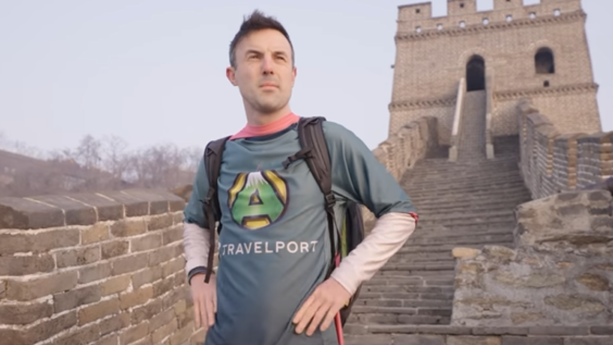 Insane World Record! British adventurer visits 7 Wonders of the World ...