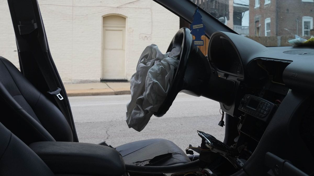 Dangerous airbag alert! Over 30 million US drivers unaware if they are ...