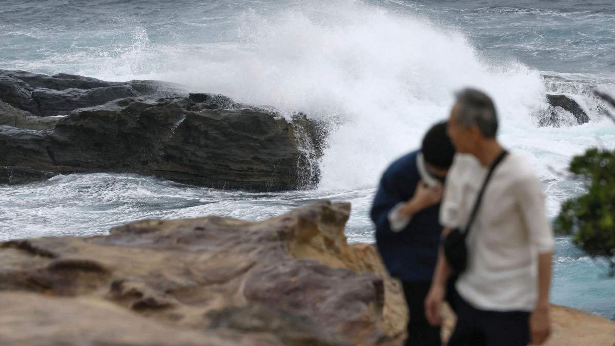 Typhoon Lan makes landfall in Japan, thousands told to seek safety