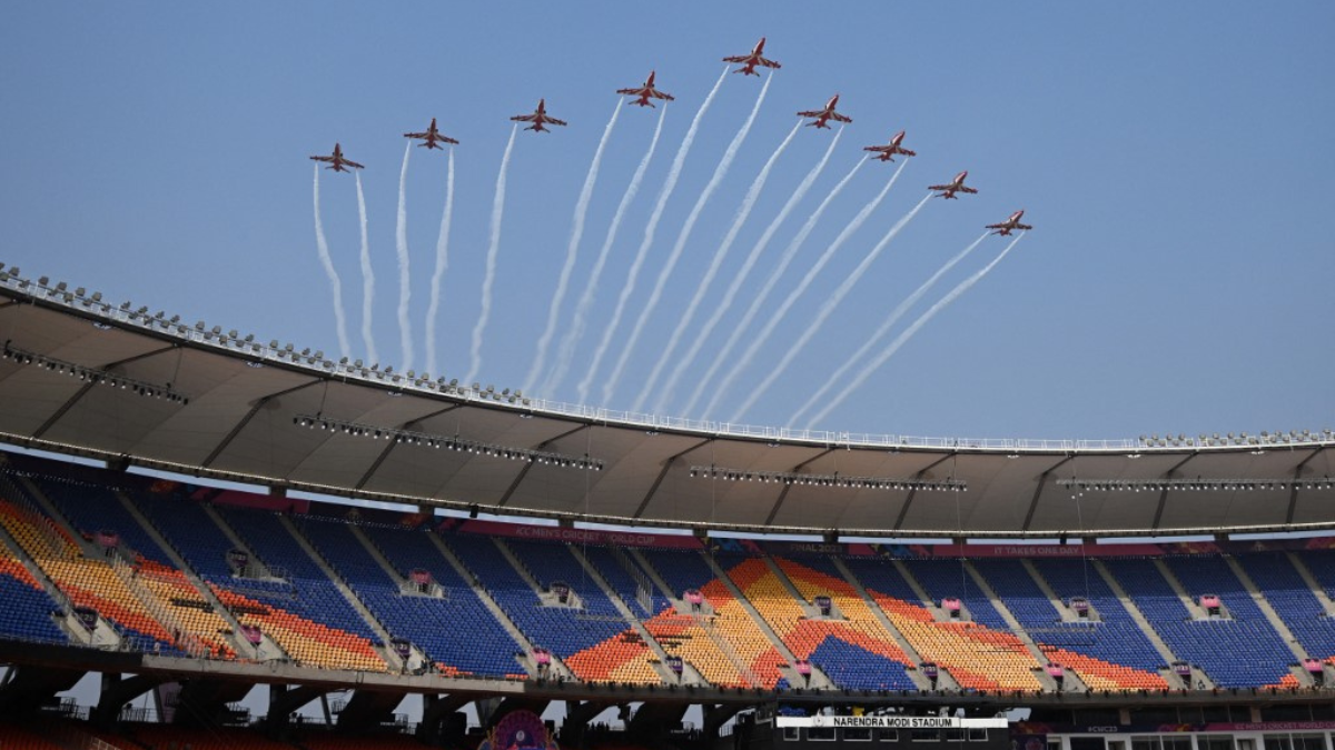 From air show to presenting special blazer to winning captains, check ...