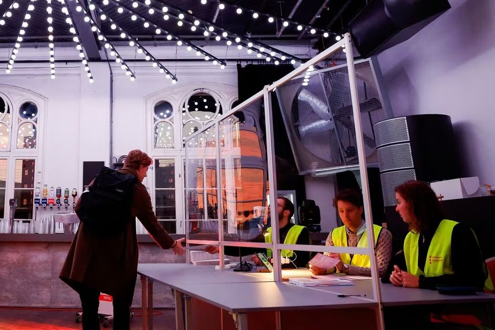 Dutch election: Voters cast ballots to choose new prime minister in ...