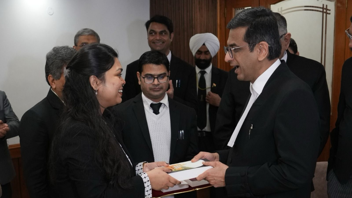 Chief Justice of India honours meritorious daughter of Supreme Court cook