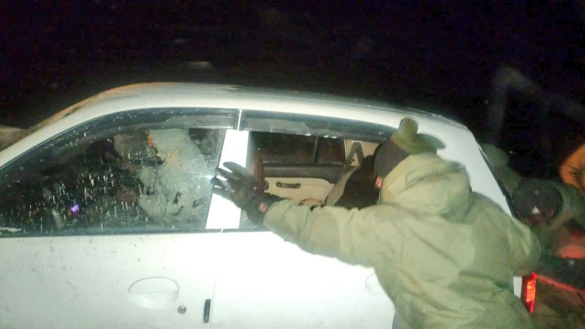 Indian Army rescues 80 people stranded amid snowfall in Ladakh Indian Army rescues 80 people stranded amid snowfall in Ladakh