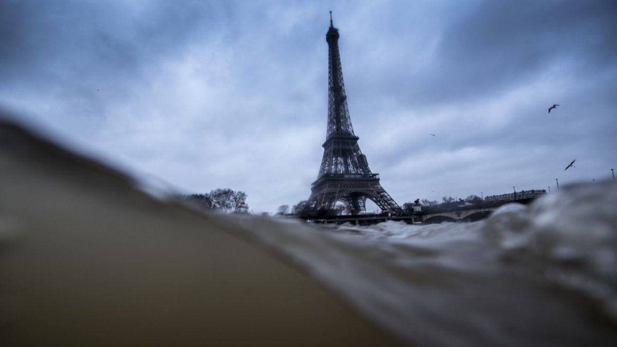 Tests reveal River Seine unfit for swimming one month from 2024 Paris ...