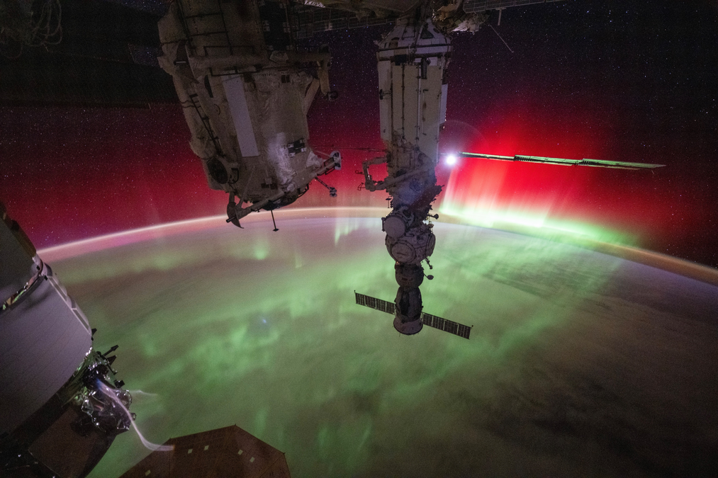 Auroras on Earth light up Moon surface in stunning photos captured from ...