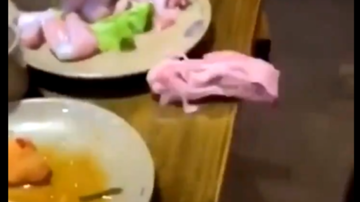 'Zombie' meat comes alive and crawls out of the plate. Old video goes viral