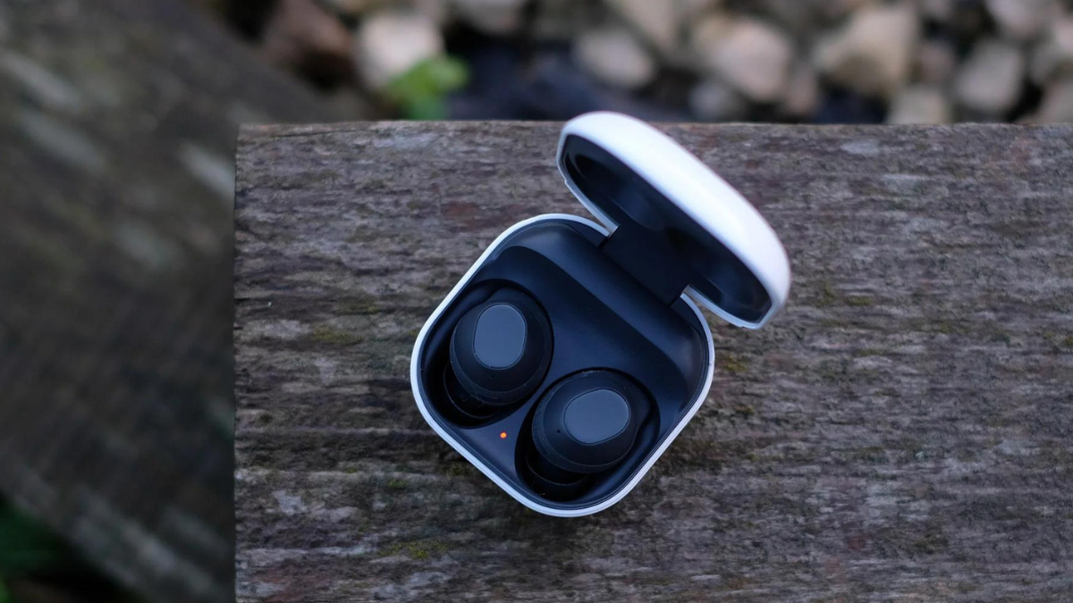 Woman loses hearing ability permanently after Samsung Galaxy Buds FE ...