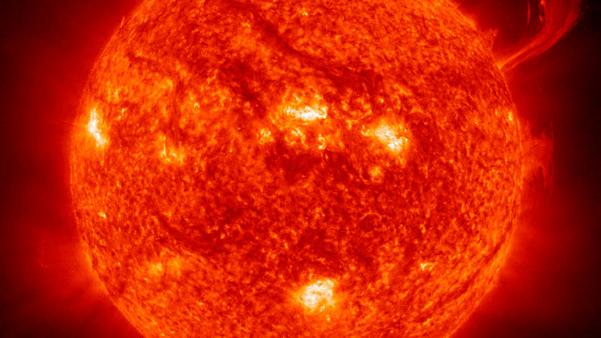 Major solar storm incoming! Sun releases extremely powerful flare