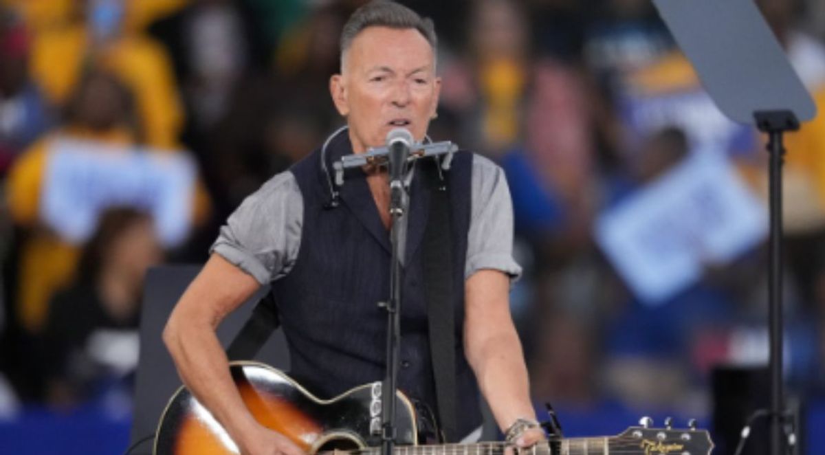 Bruce Springsteen upset with Trump's win: Fighting prayer for country