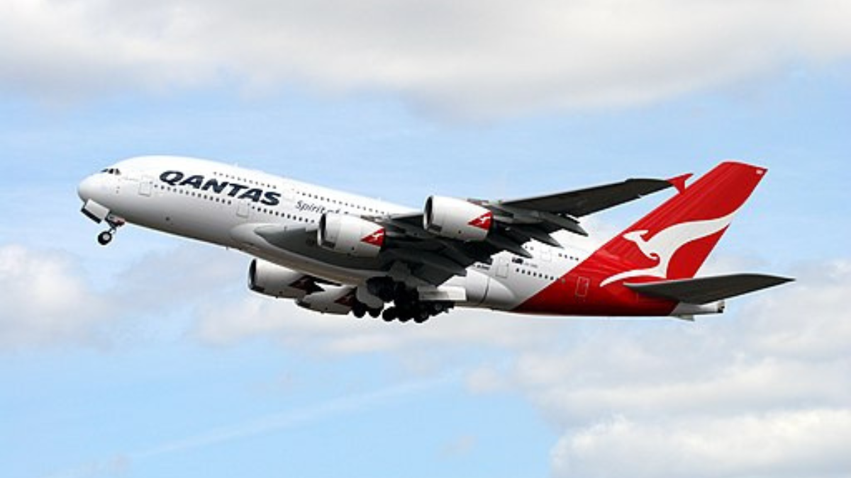 Loud bang heard as Qantas flight engine fails during takeoff, fire ...