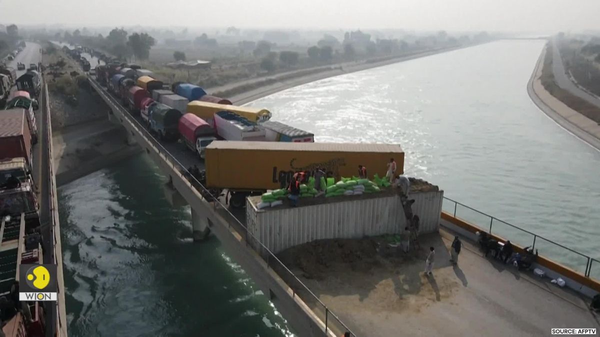 Pakistan Protests: Pak Police Fire Tear Gas, Rubber Bullets At Ex-PM ...