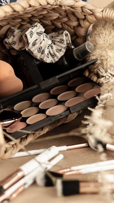 7 Tips to Build a Minimalist Makeup Collection