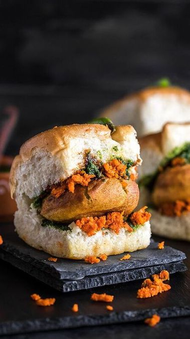 5 Simple Steps to Prepare Perfect Vada Pav at Home